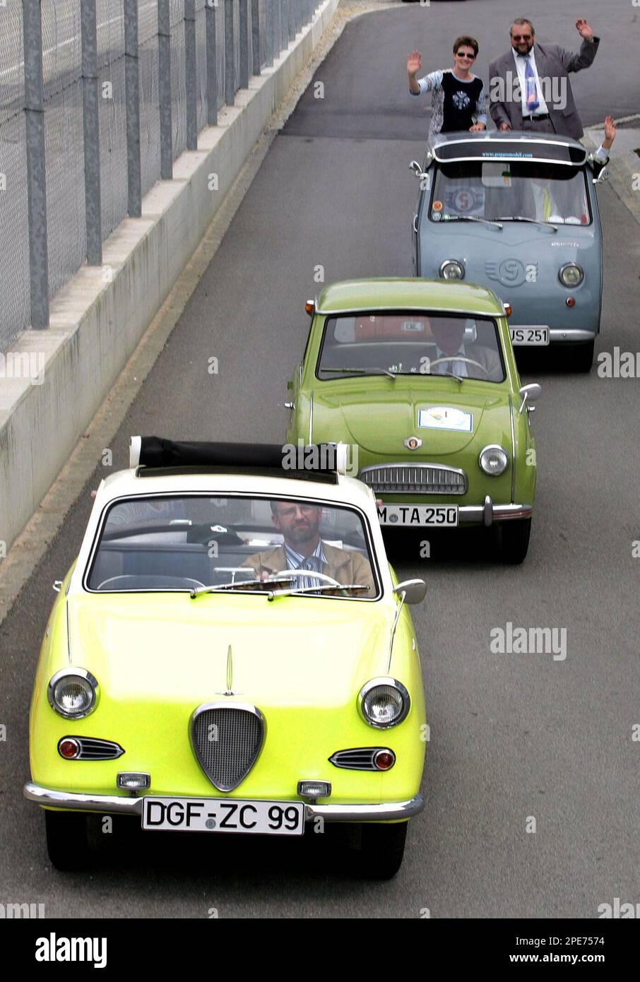 Ein Goggo Coupe, links, eine Goggo Limousine, Mitte, und ein Goggo ...