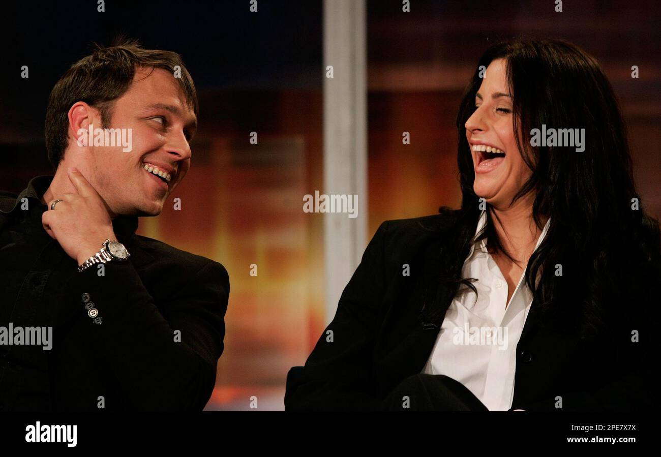 Die deutsche Saengerin und Grand Prix Teilnehmerin Gracia, rechts, und ...