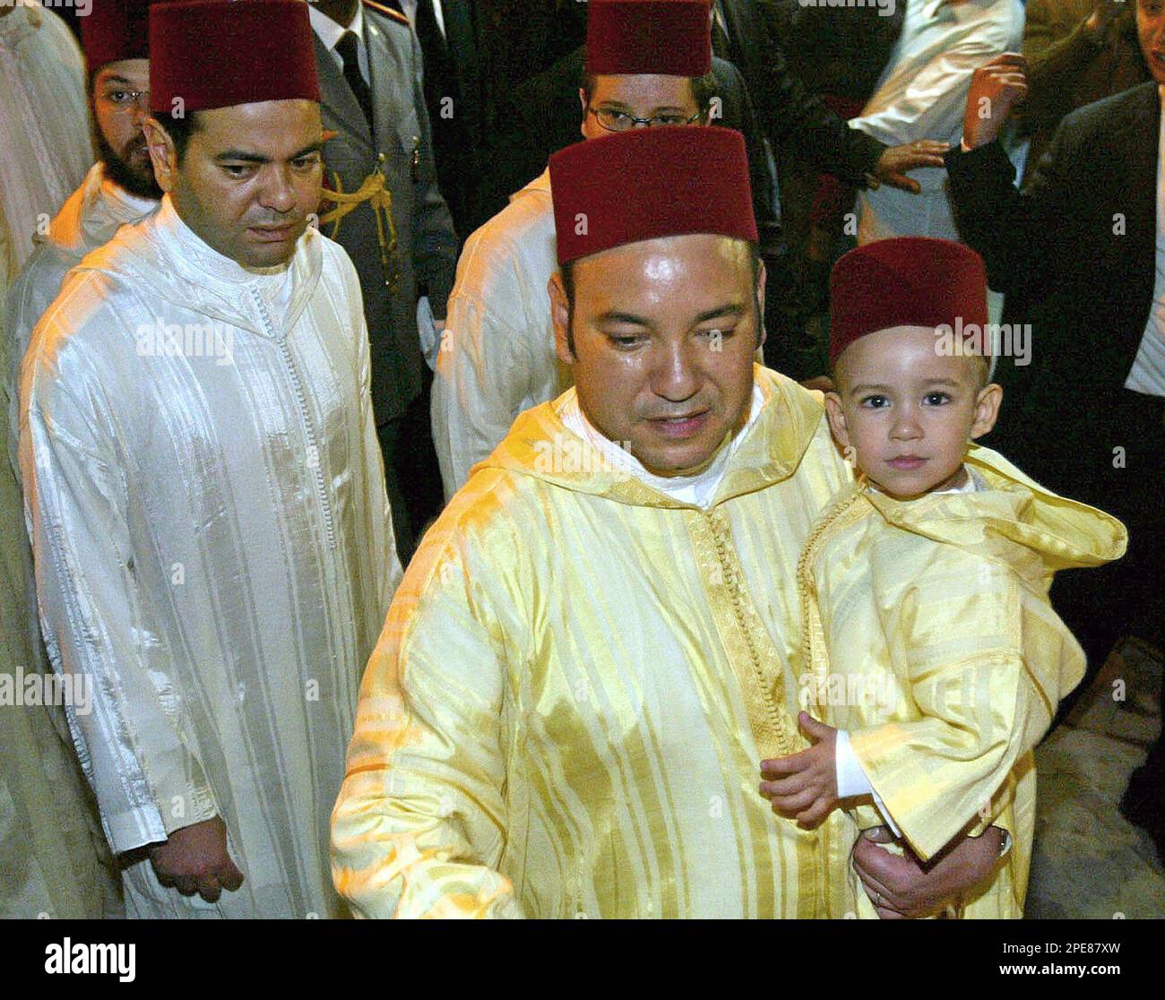 ** RETRANSMITTING TO ADD IDENTITY OF MAN AT LEFT ** Morocco's King ...