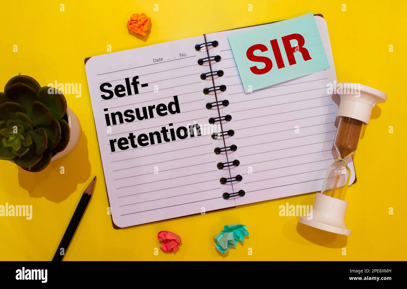 Assurance DE rétention AUTO-assurée SUR un bureau Photo Stock - Alamy