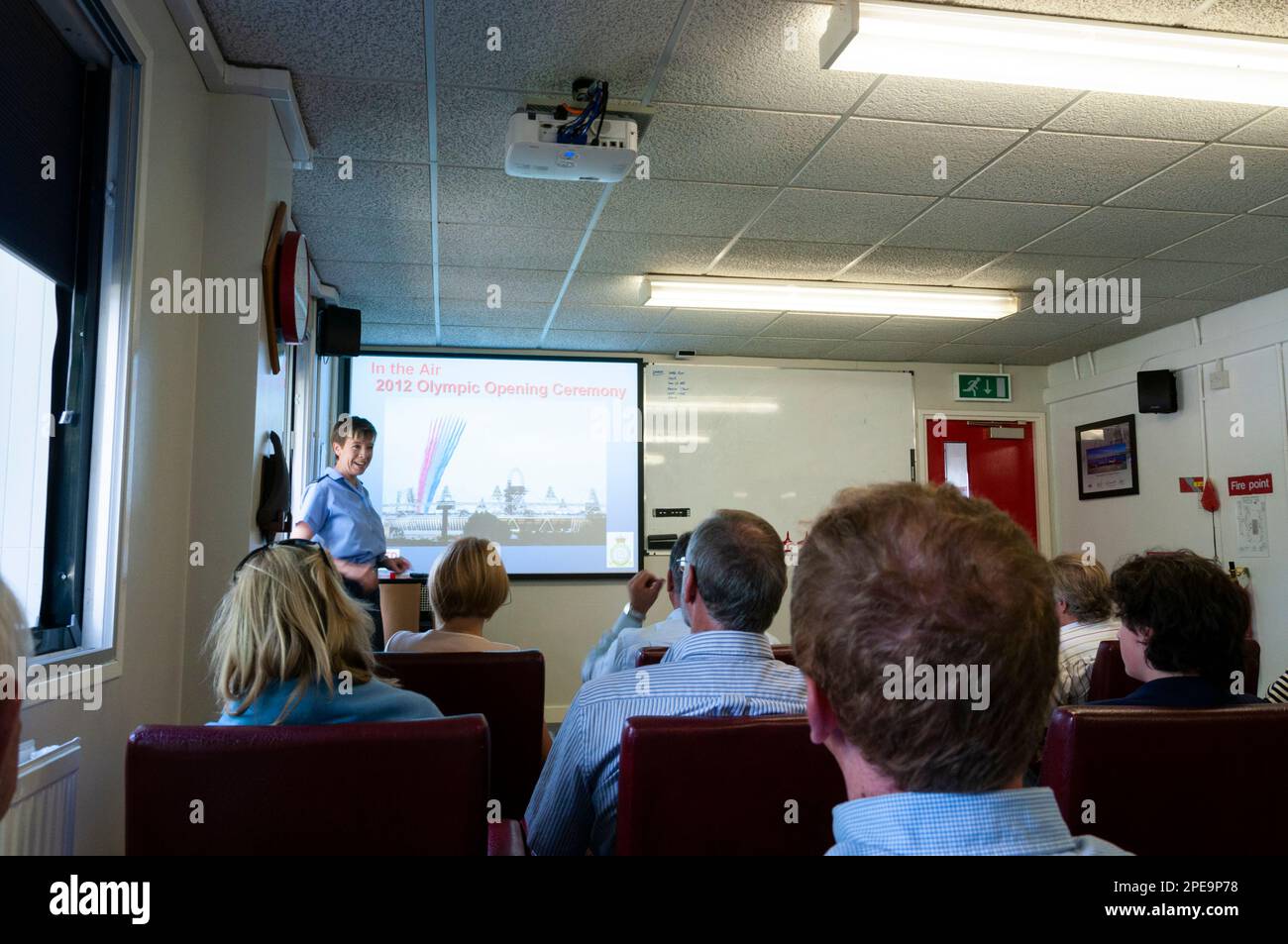 Présentation de Ruth Shackleton dans la salle d'information à l ...