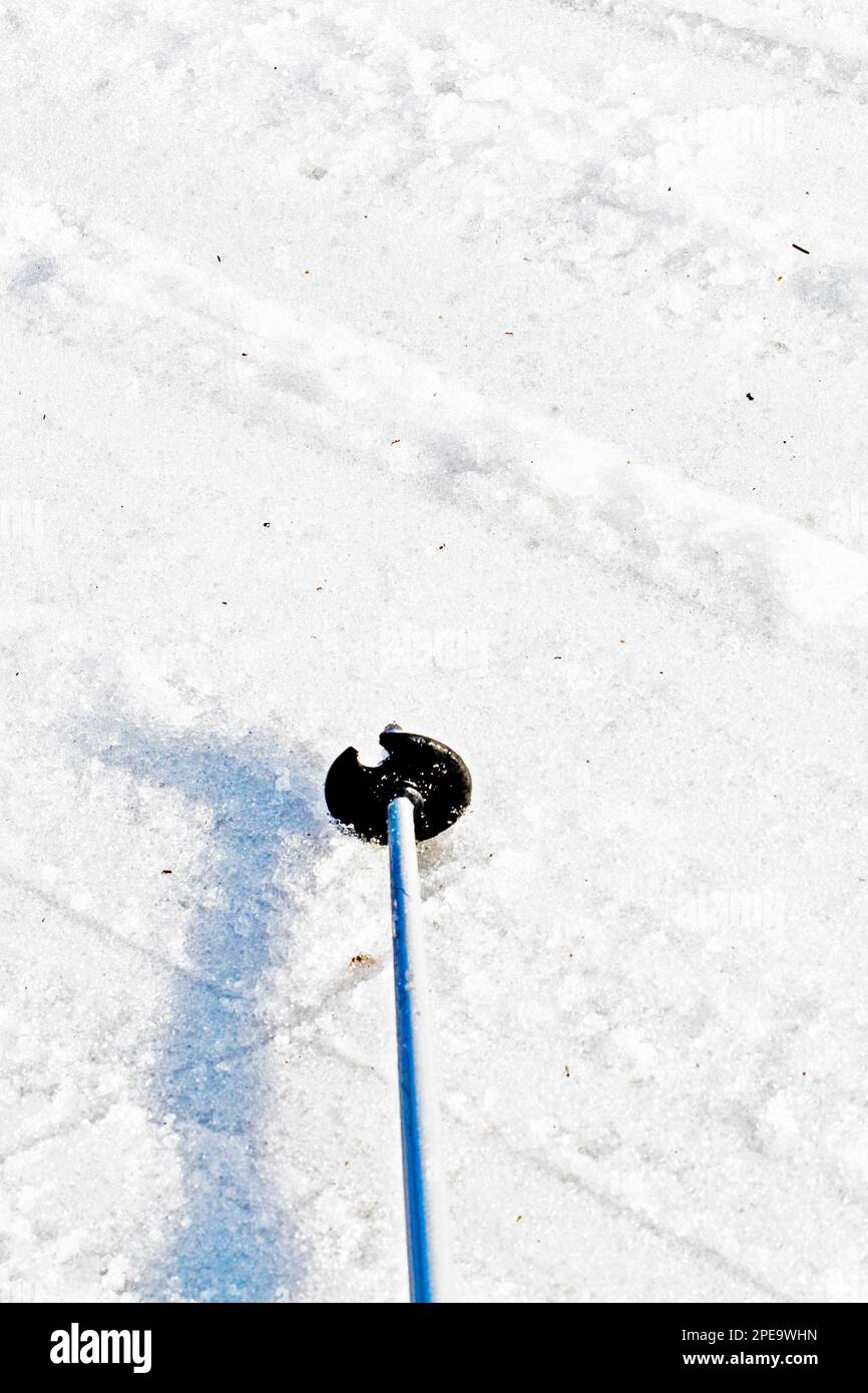 La neige fond au soleil Banque de photographies et d’images à haute ...