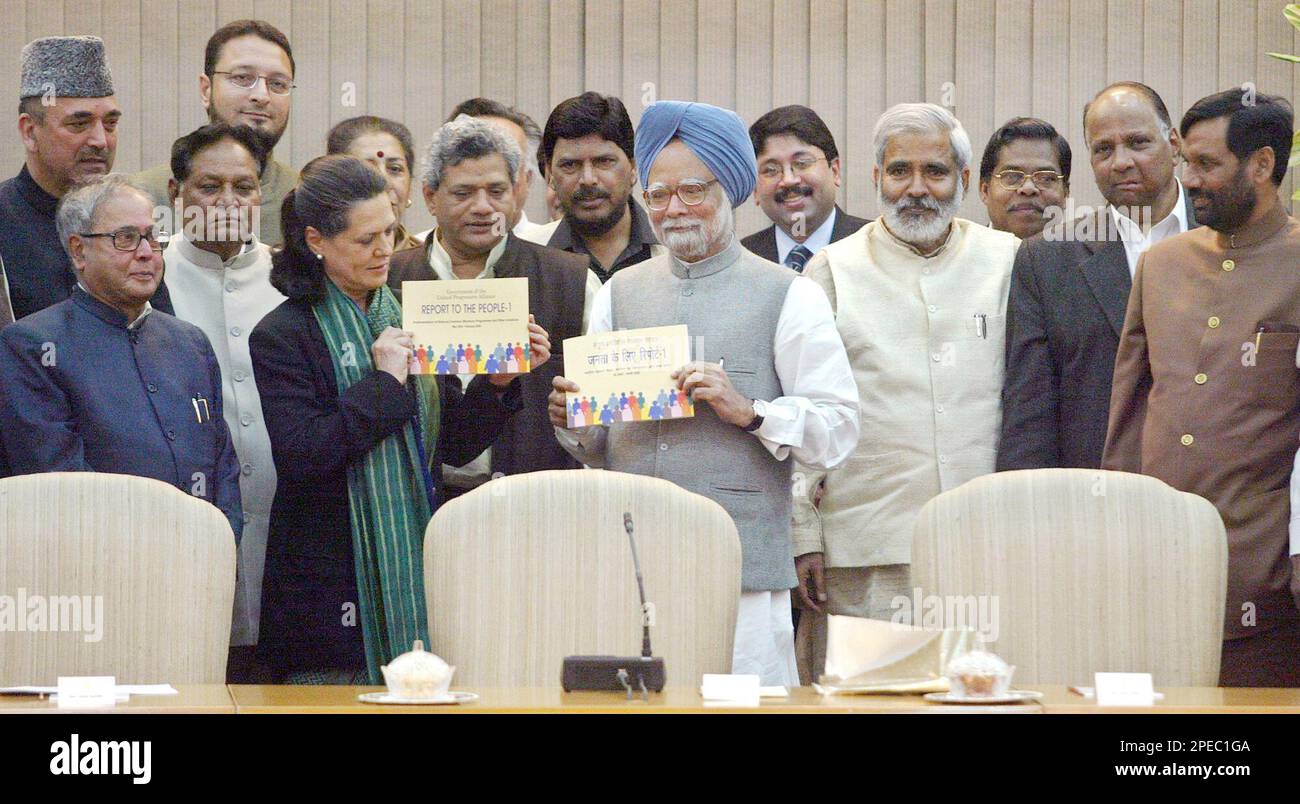 Indian Prime Minister Manmohan Singh, in blue turban, and President of ...