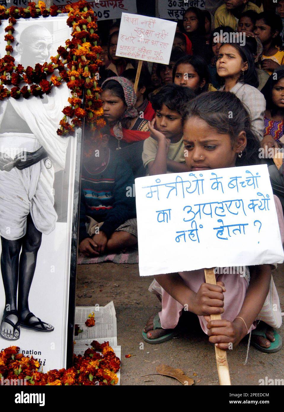 Slum children demonstrate against the kidnapping of children in Patna ...
