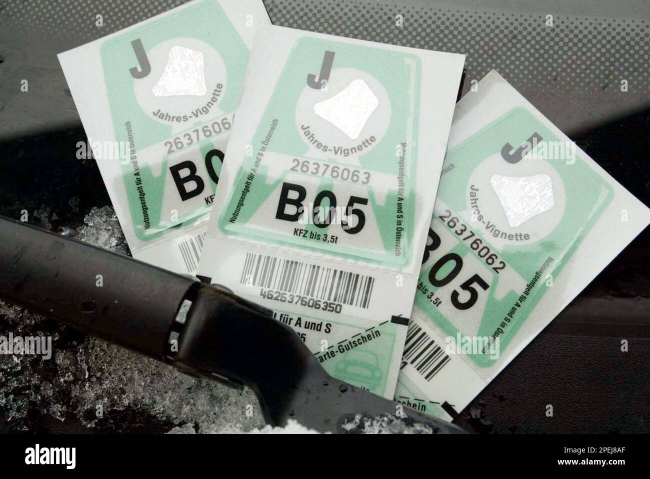 Ab dem heutigen Montag, 15. Nov. 2004 sind die neuen Autobahn Vignetten ...