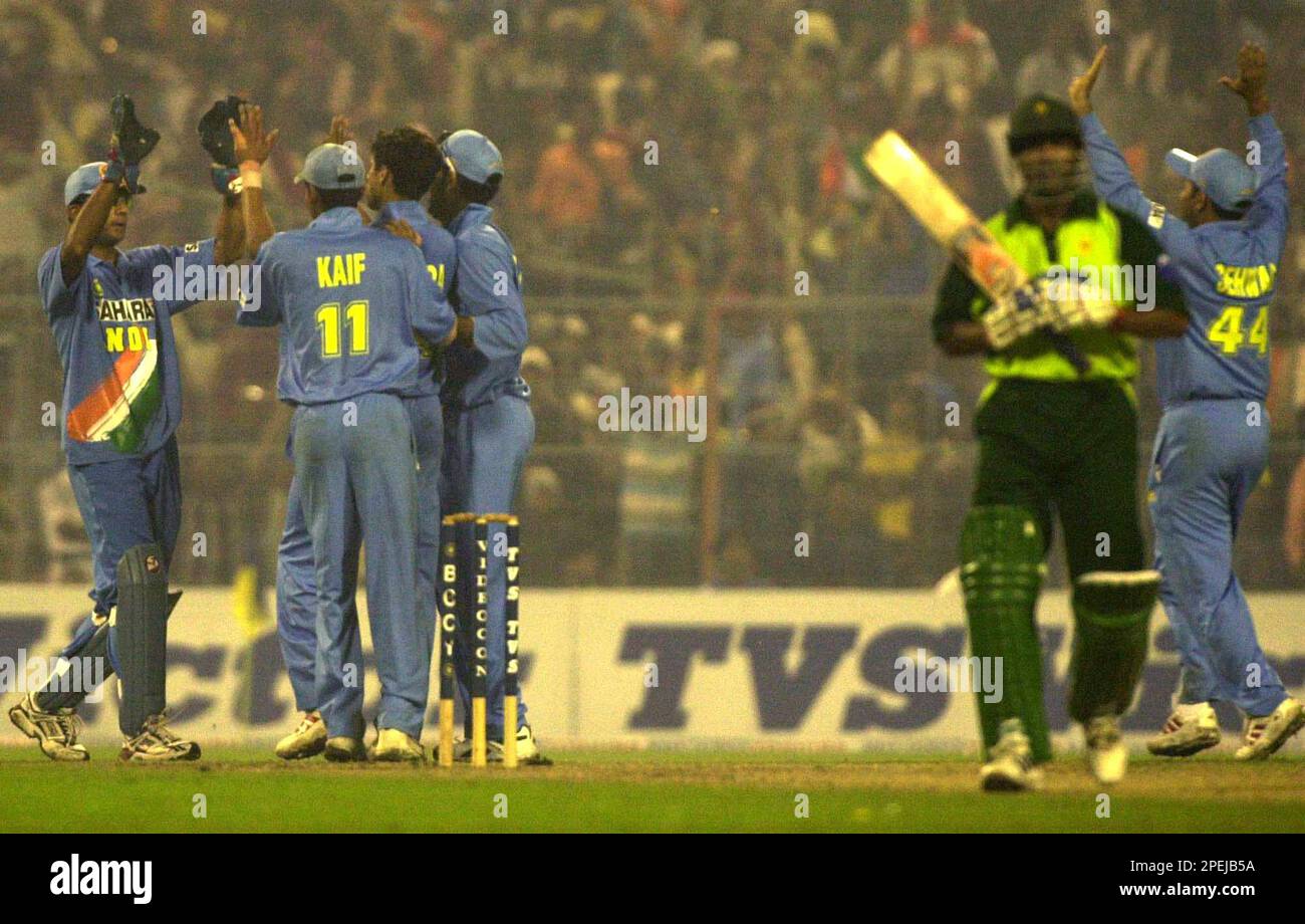 Pakistans Yousuf Youhana, second right, walks back to the pavilion as ...