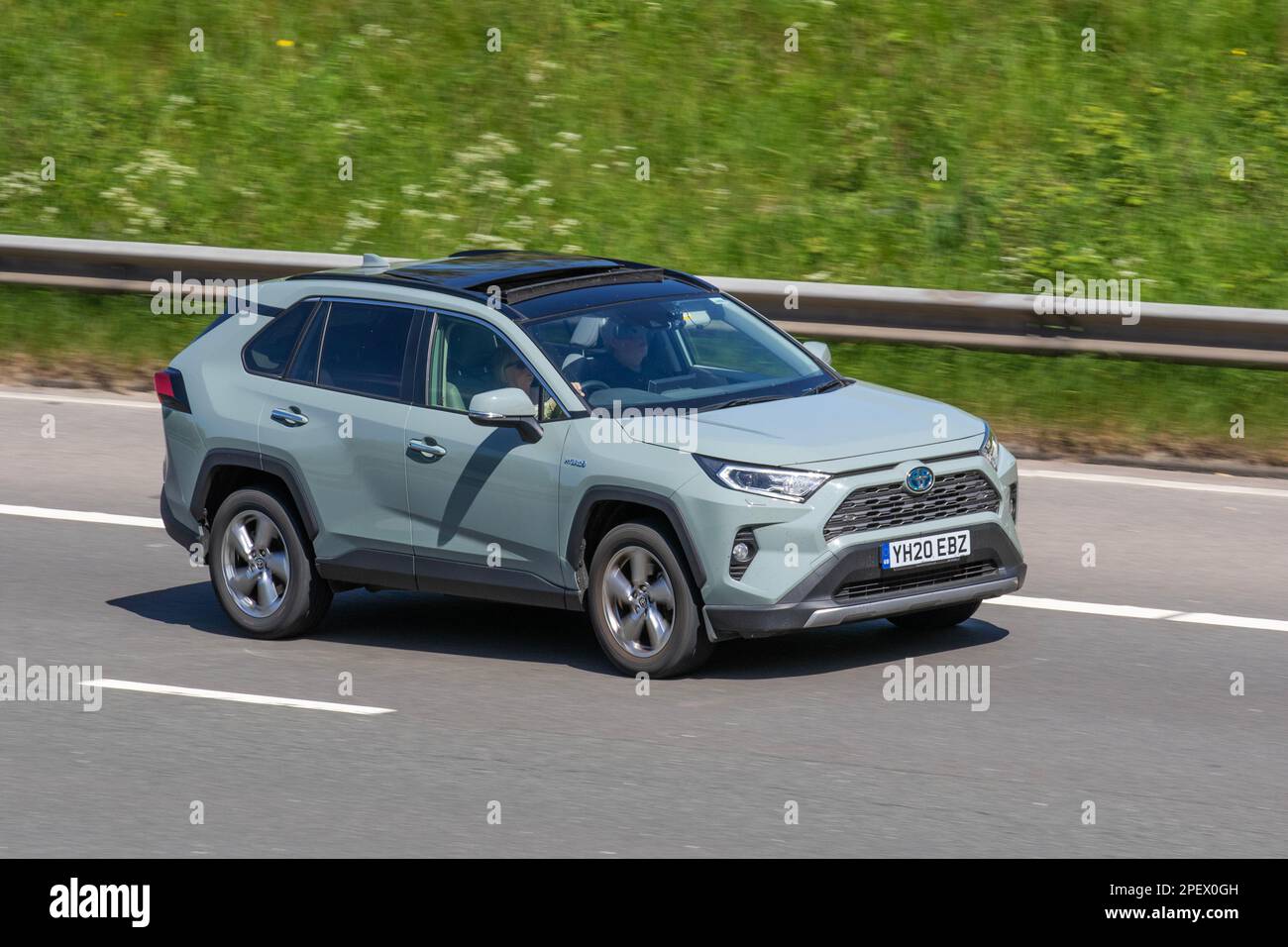 Toyota rav4 excel hev cvt 2020 Banque de photographies et d’images à ...