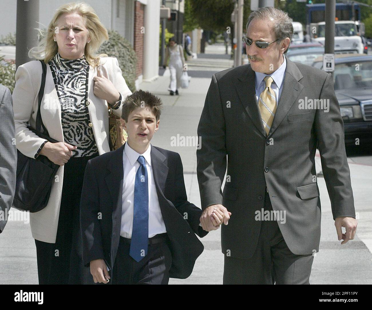 Scott Peterson's defense attorney Mark Geragos holds his 10 year-old ...
