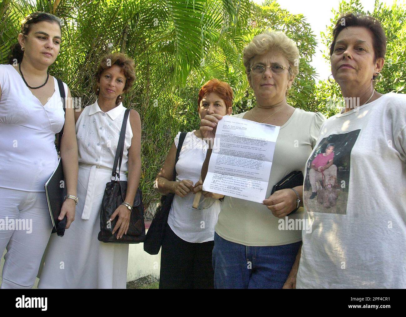 Blanca Reyes, wife of a Cuban dissident arrested last March, second ...