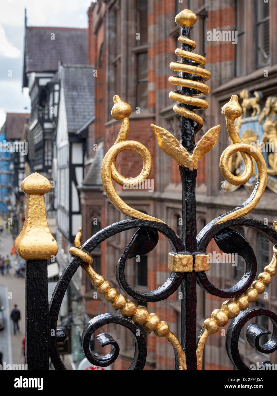Garde corps en fer forgé doré Banque de photographies et d’images à ...