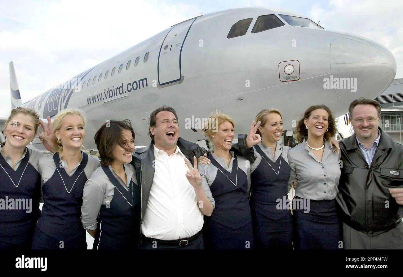 Der Chef der Niederlaendischen Fluggesellschaft VBIRD, Roberto Stinga ...