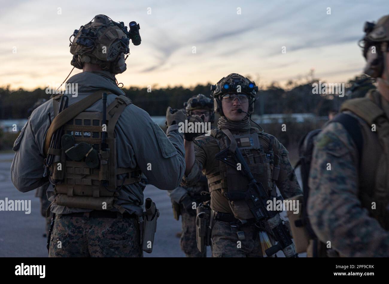 ÉTATS-UNIS Marines avec la Force maritime à but spécial, 26th Marine ...