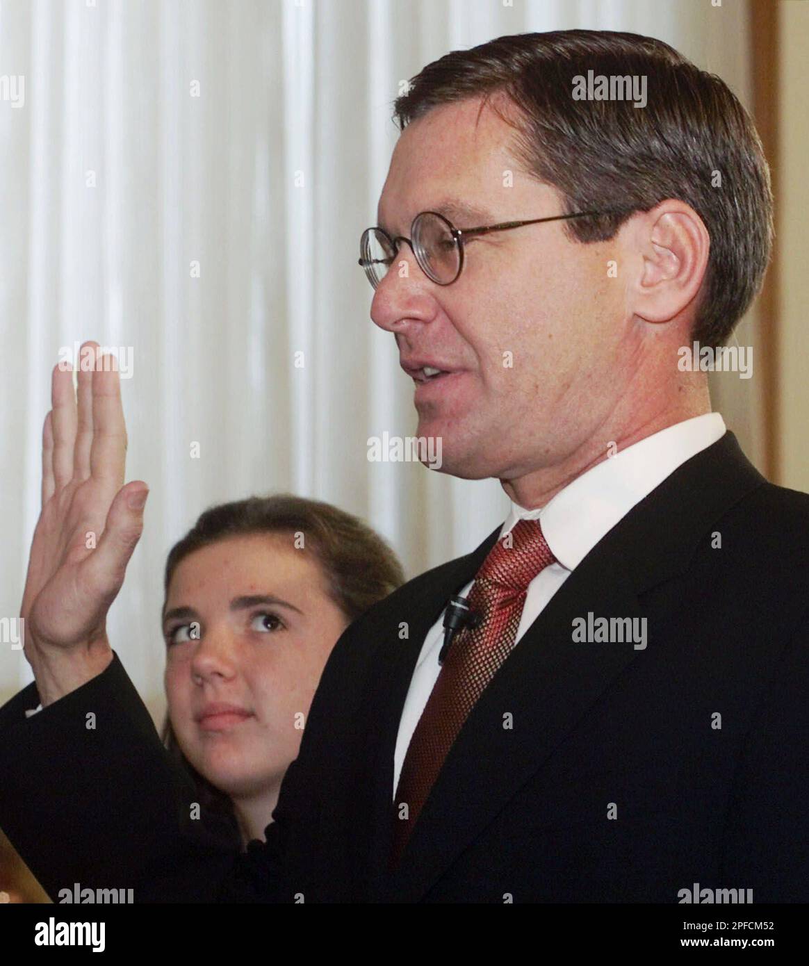Charlie Luken is sworn-in as the new mayor of Cincinnati, Wednesday ...