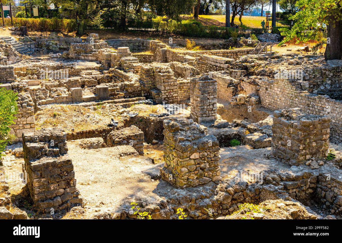 Nice, France - 3 août 2022 : site archéologique de l'église romane ...