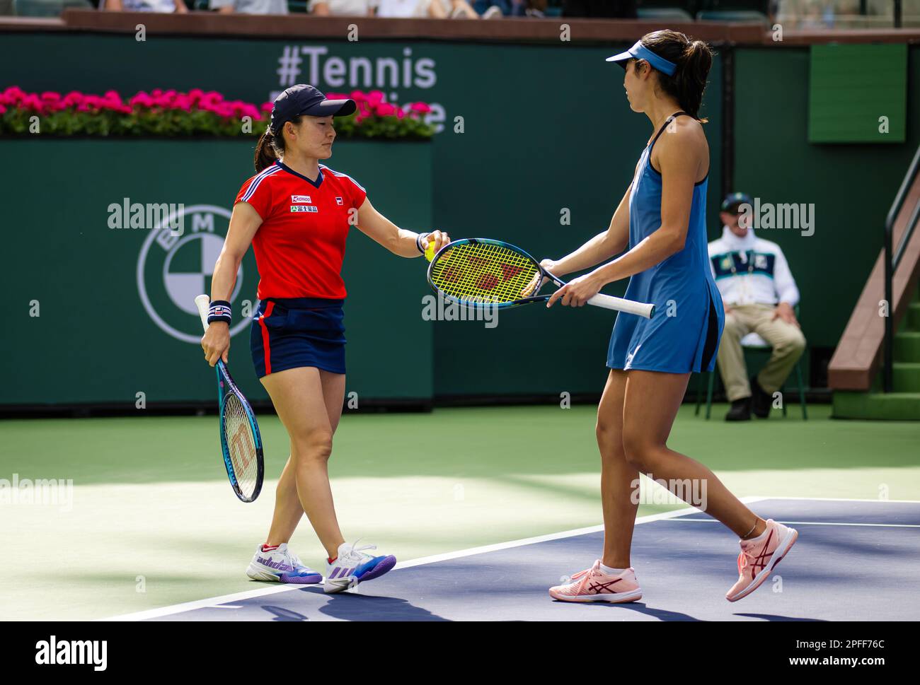 Shuko Aoyama du Japon et Ena Shibahara du Japon en action lors du ...