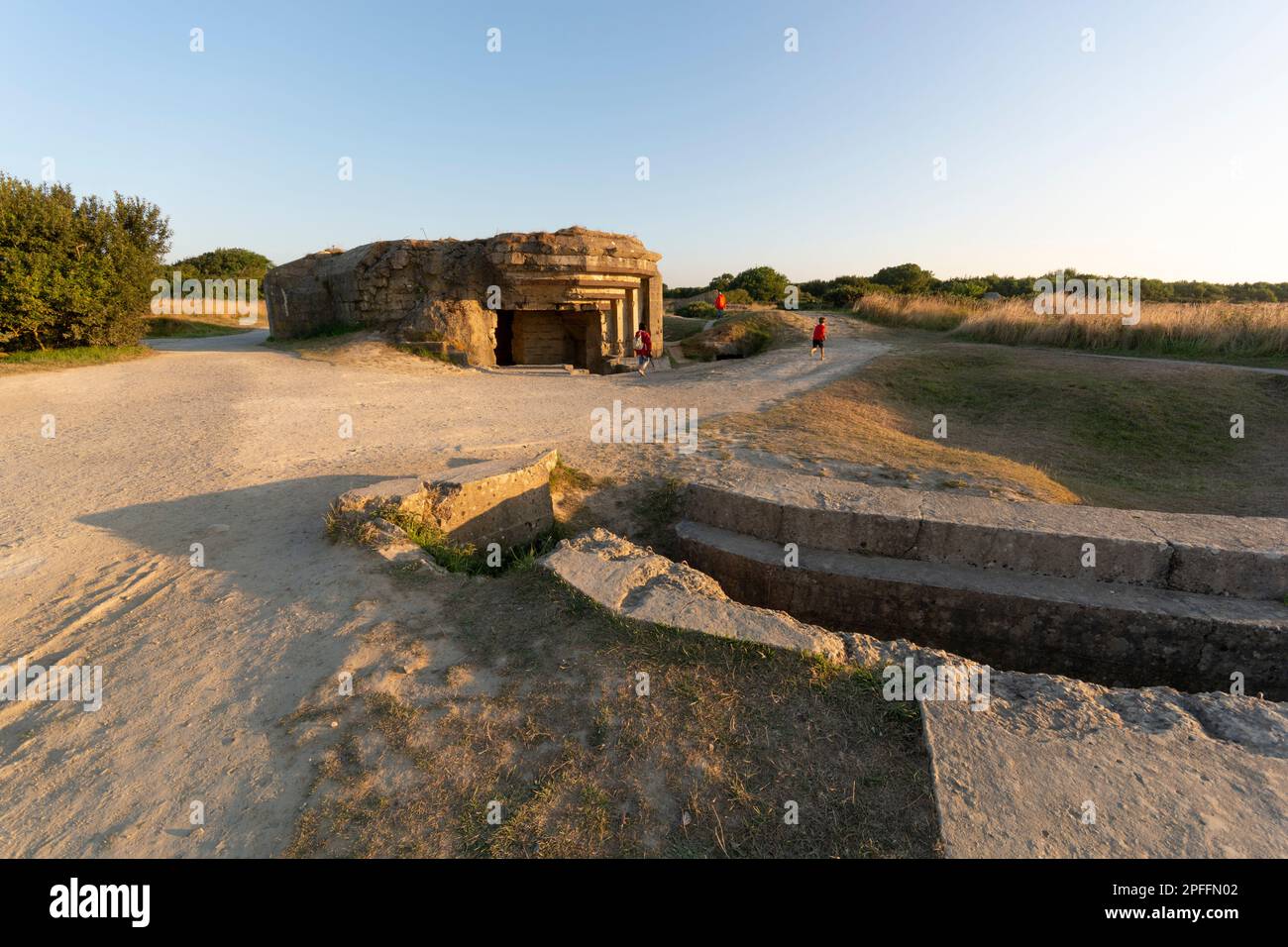 Ruines de la Seconde Guerre mondiale à la Pointe du hoc. Côte de ...