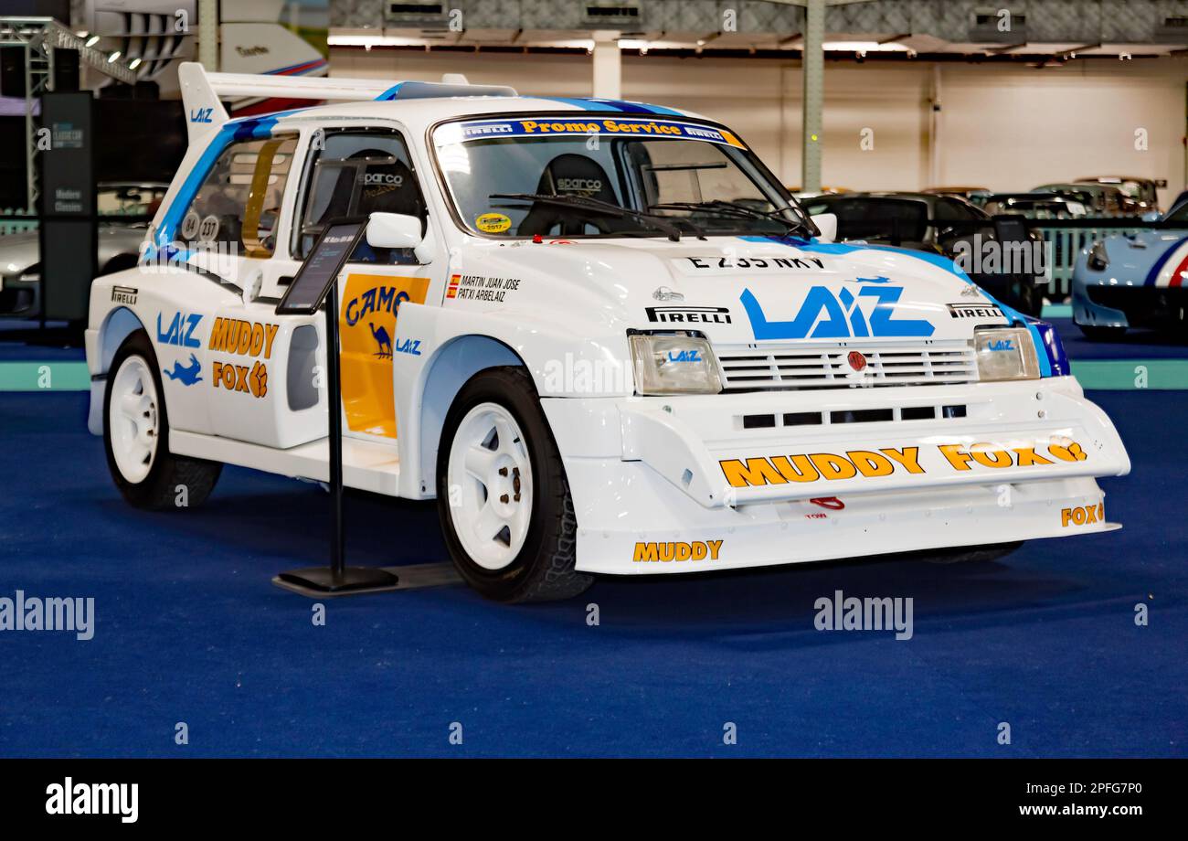Vue de trois quarts d'une voiture de rallye Austin MG Metro 6R4, une ...