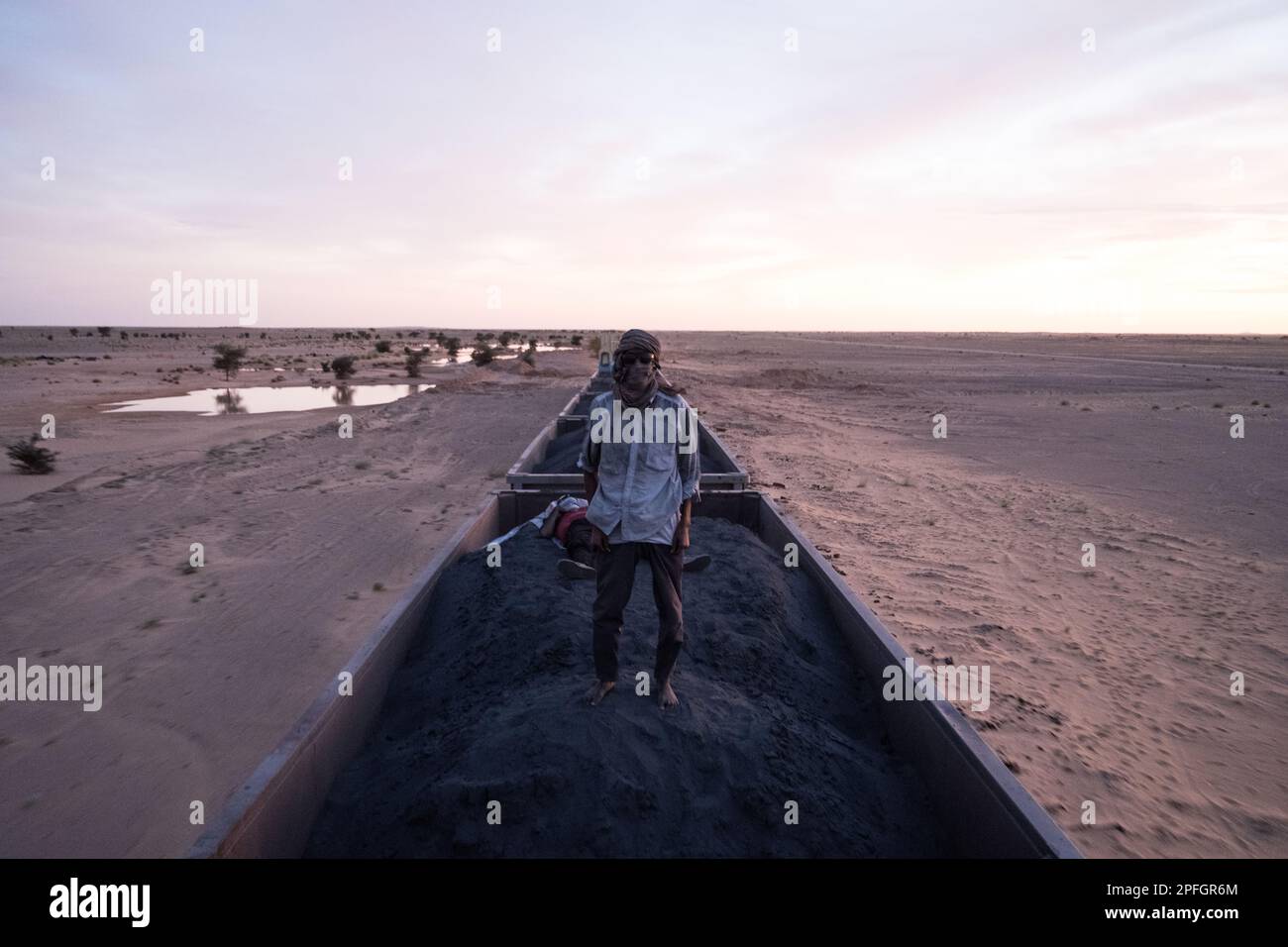 Voyage aventure au sommet du train Iron Ore de Zouerat à Nouadhibou en ...