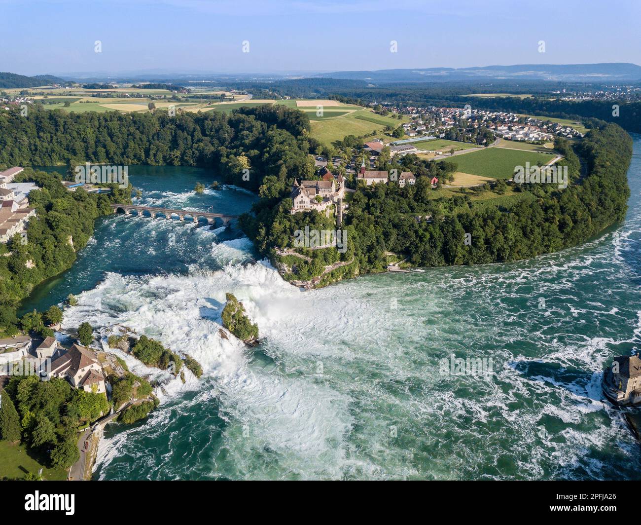 Neuhausen, Suisse - 30 juin. 2019: Photographie aérienne avec drone des ...