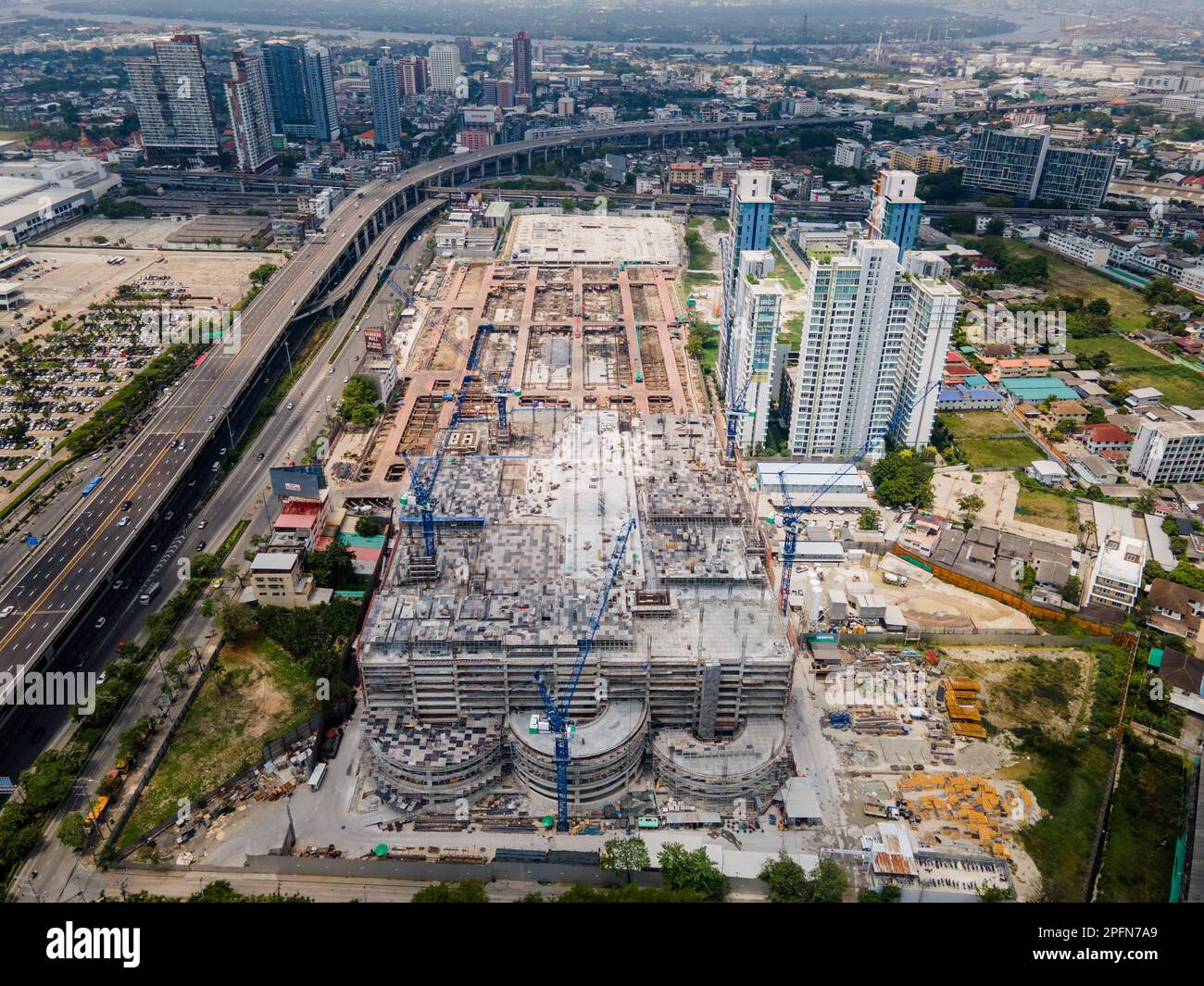 Vue d'avancement du projet du centre commercial de Bangkok sur les ...