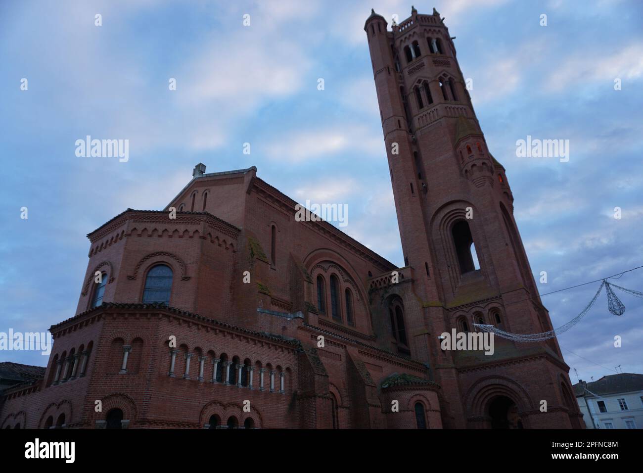 église de brique rouge france Banque de photographies et d’images à ...