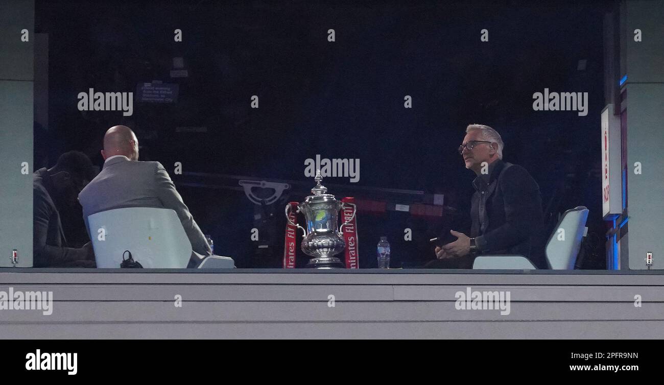 Gary Lineker, présentateur de BBC Sport (à droite) avec les experts ...