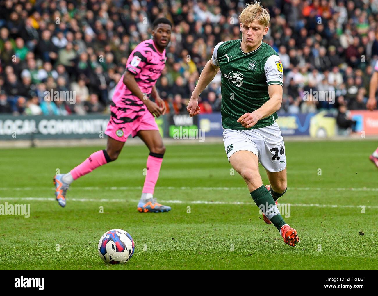 Saxon Earley #24 de Plymouth Argyle en action pendant le match Sky Bet ...