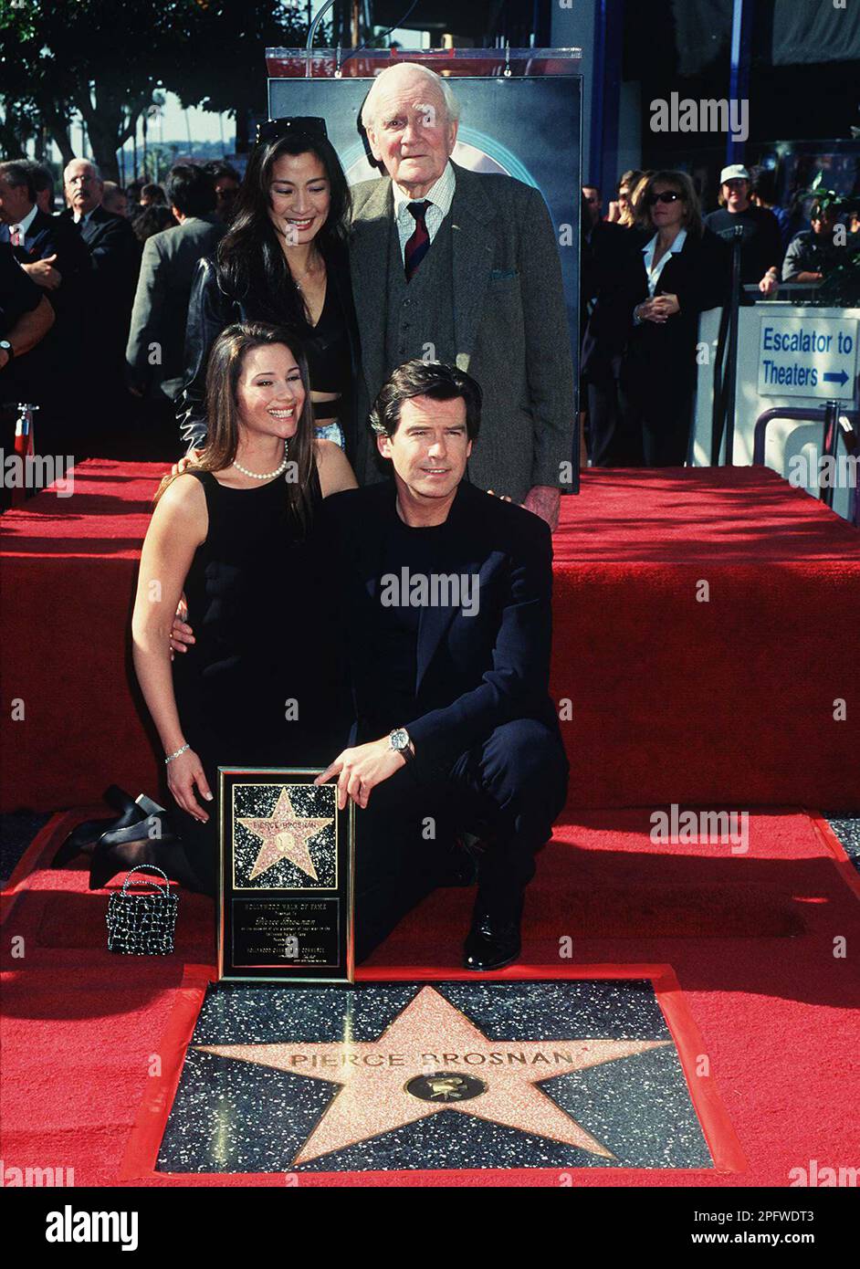 Pierce Brosnan,Keely,Yeoh Michelle ,DesmondRichard Belzer, comédien et ...