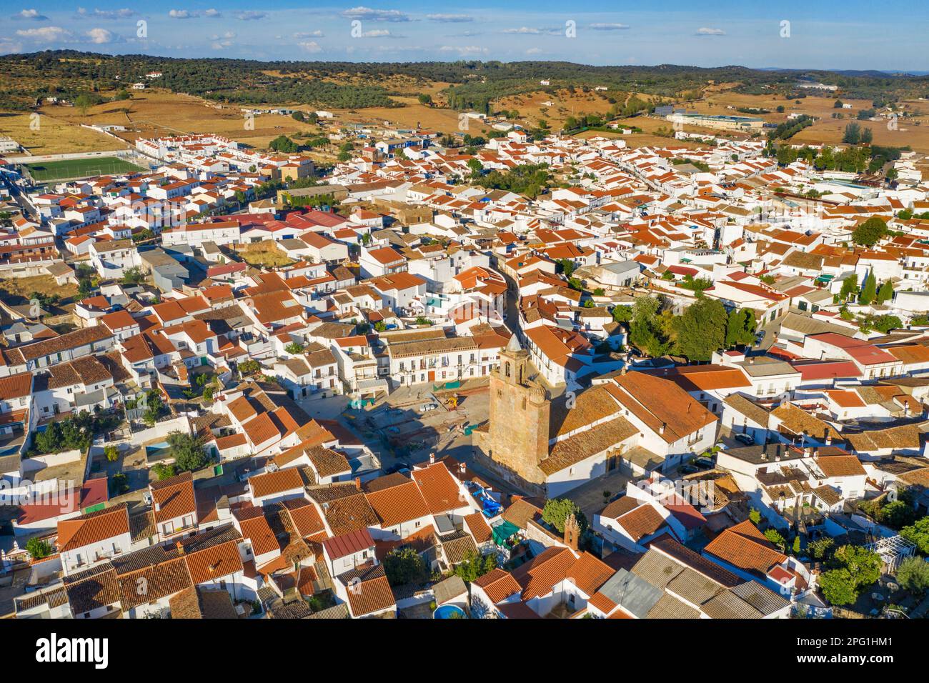Vue aérienne d'Alanis, province de Séville, Andalousie, Espagne. Alanís ...