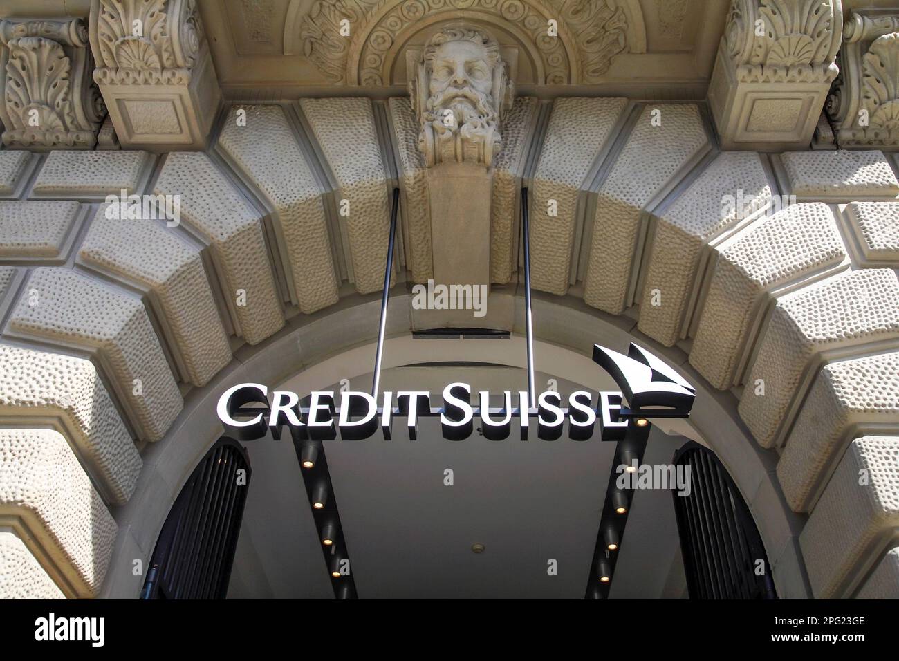 Zurich, Suisse - Credit Suisse, logo de la société sur la façade du ...