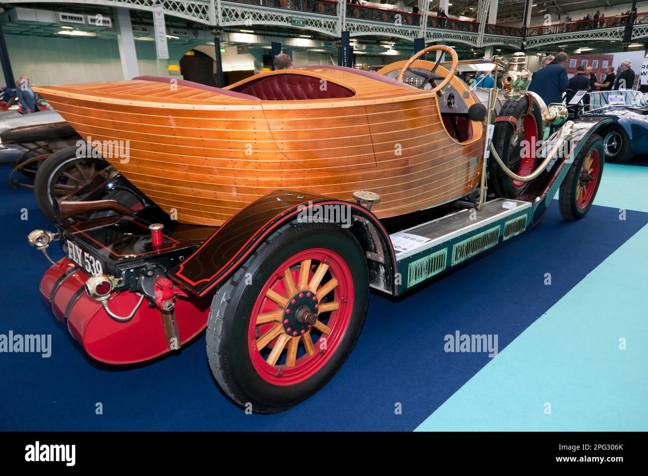 Une récréation du célèbre Chitty Chitty Bang, du film du même nom ...