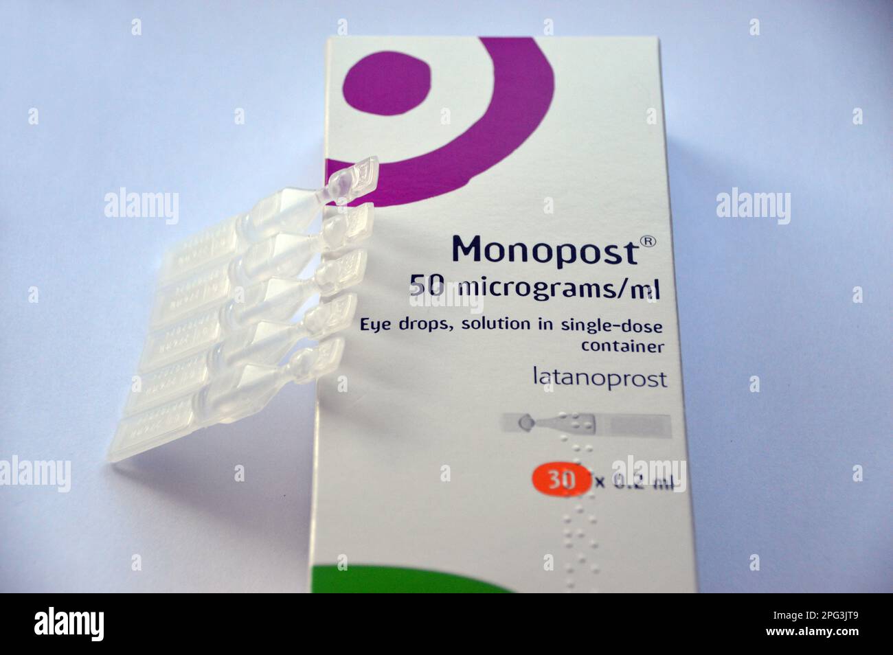 Une boîte de Monopost (Latanoprost) 50 mcg/ml solution de goutte d'oeil ...