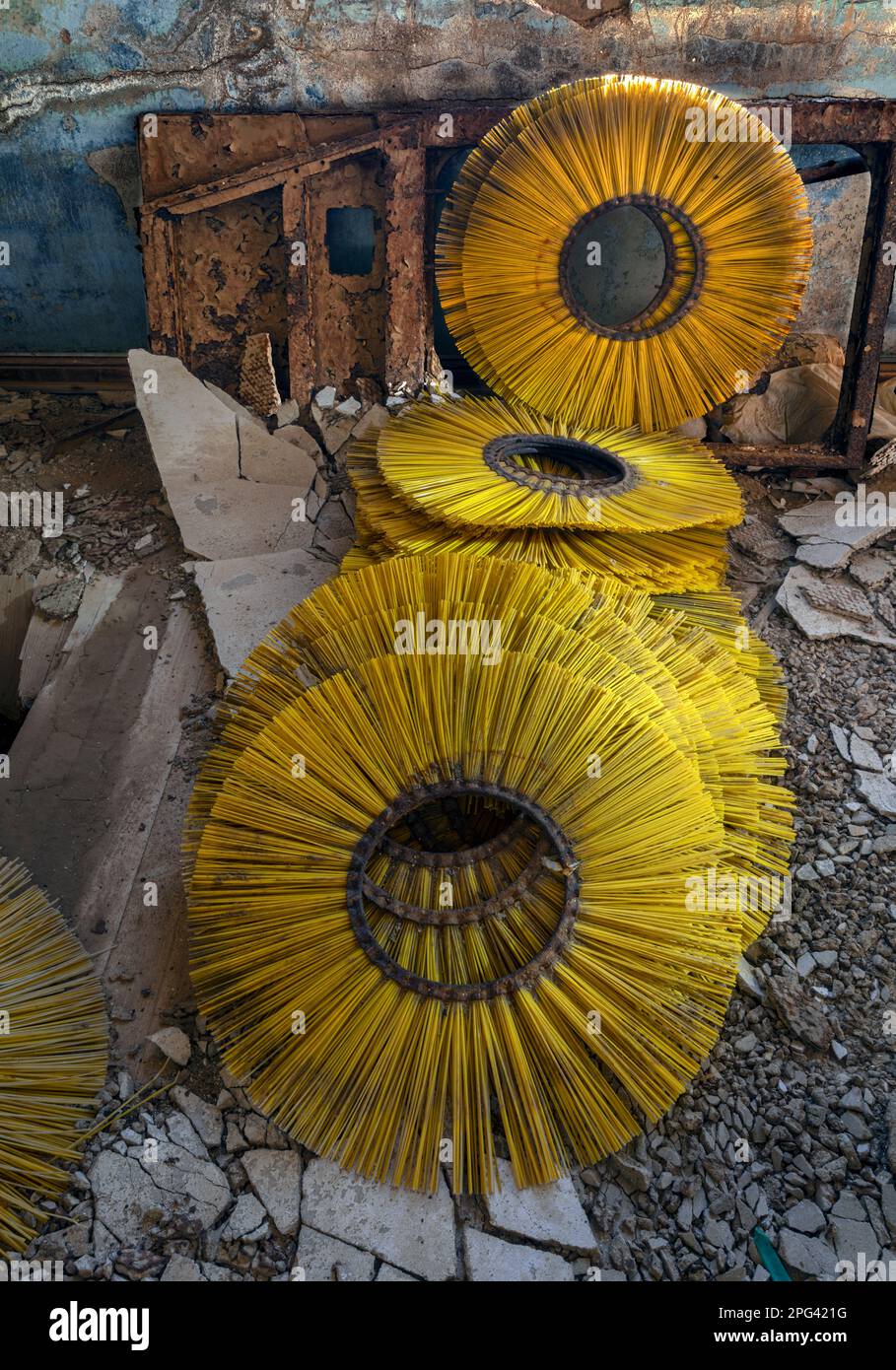 Brosses en plastique utilisées dans le processus d'excavation pour ...