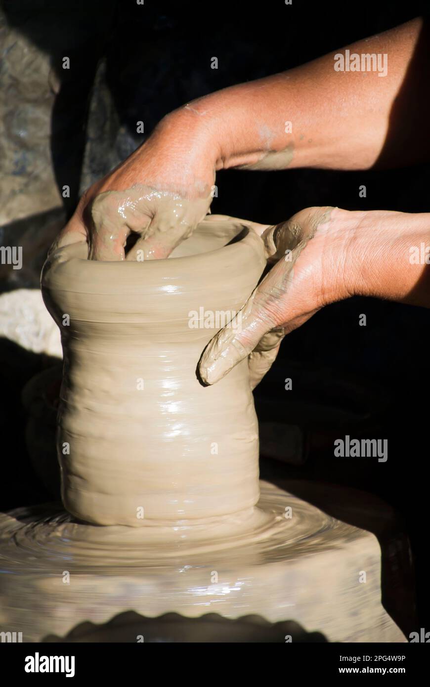 Making a pot Banque de photographies et d’images à haute résolution - Alamy