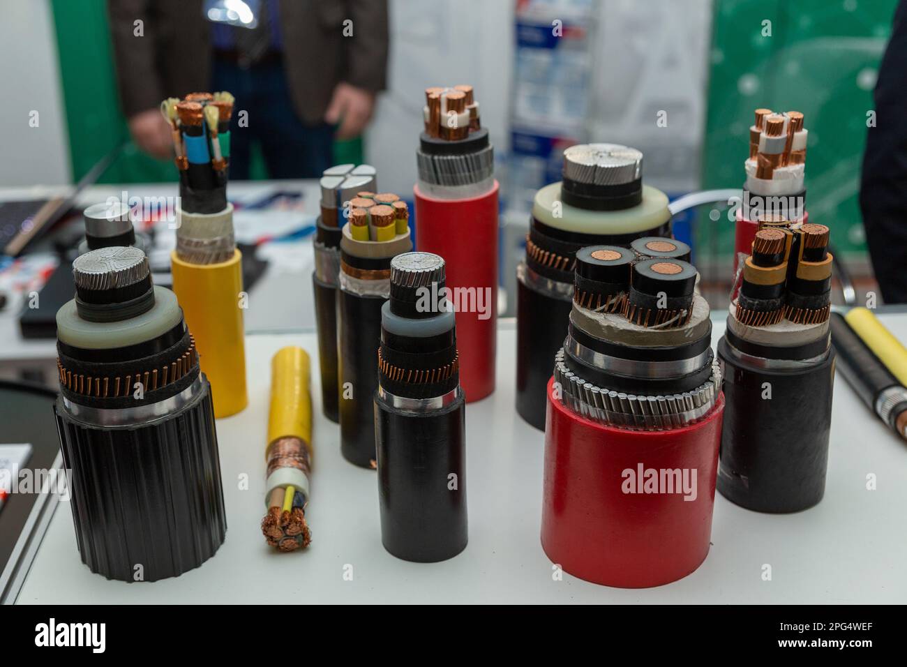 Electrical cable section Banque de photographies et d’images à haute ...