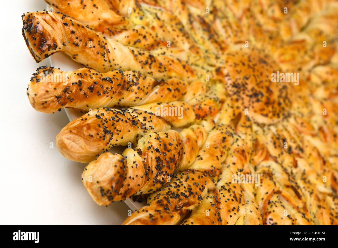 Recette du soleil en pâte feuilletée avec saumon fumé et fromage ...