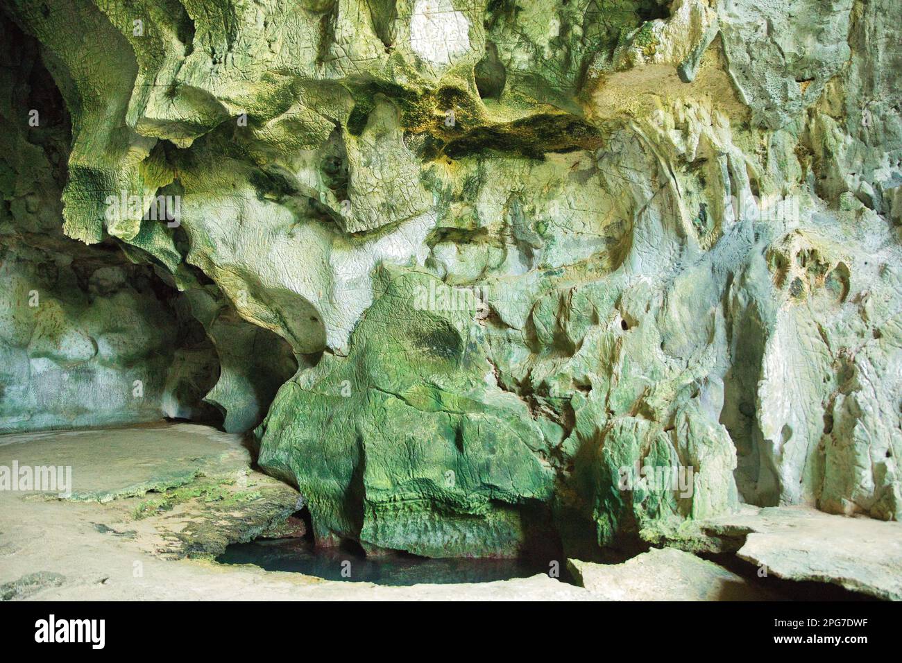 Une grotte calcaire à Coron, Palawan aux Philippines avec d ...
