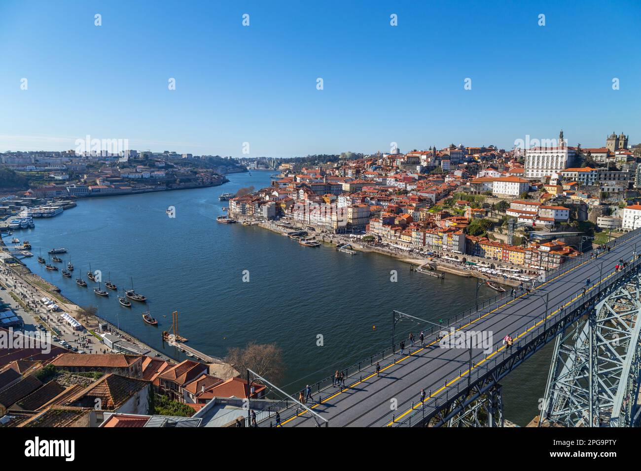 Porto, Portugal - 02 mars 2023: Vue sur le quartier historique de ...