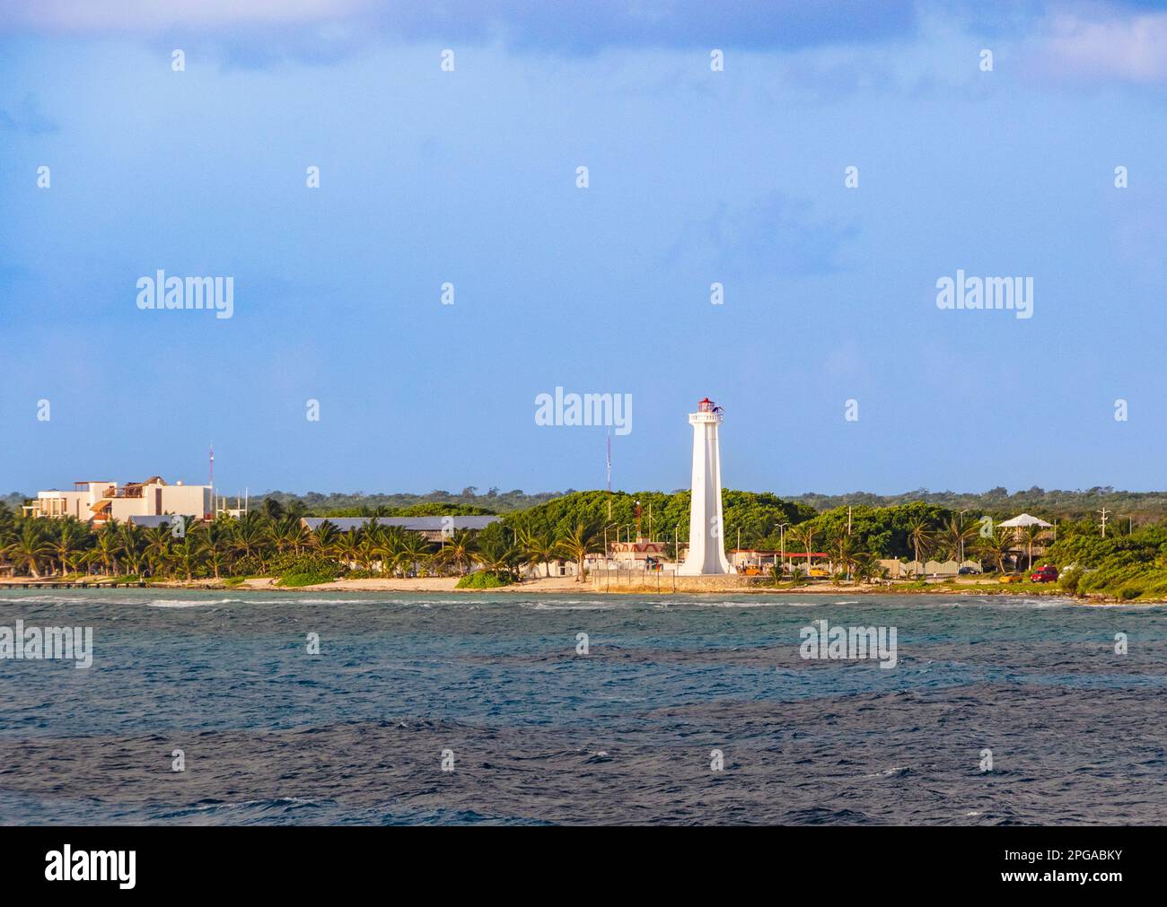 Phare de Mahahual à Mahahual Village et port de croisière de Costa Maya ...