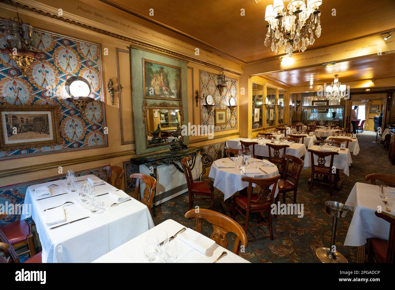 Restaurant le Procope à Paris, France. Le plus ancien café de Paris au ...