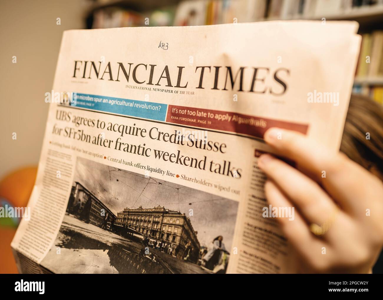 Paris, France - 20 mars 2023 : gros plan du journal britannique ...