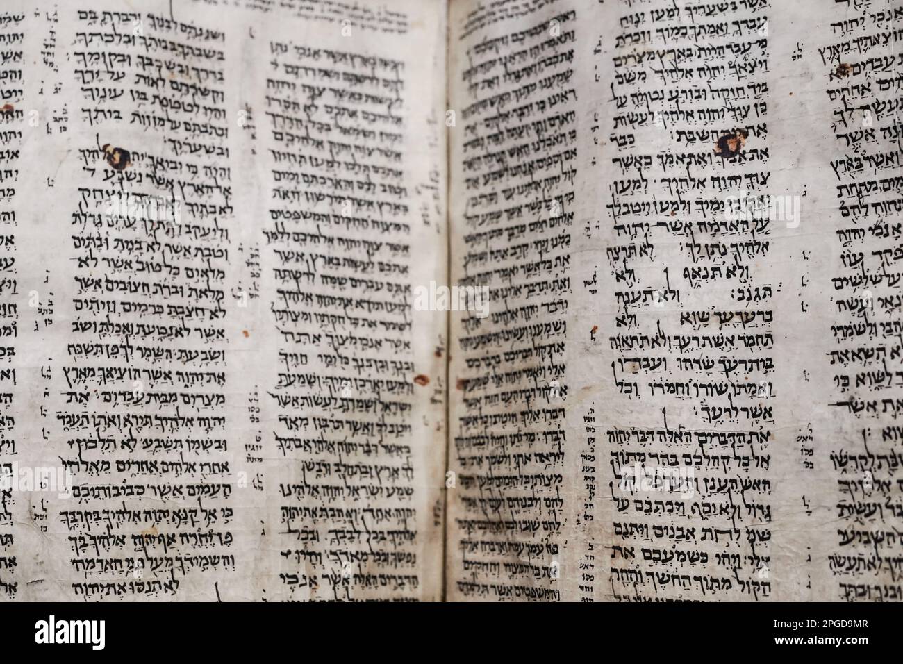 Tel Aviv, Israël. 22nd mars 2023. Le Musée du peuple juif expose le Codex Sassoon quelques ...