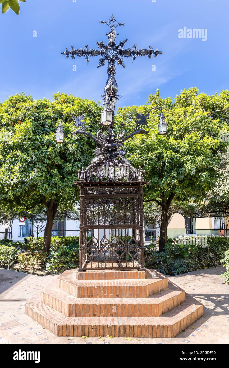 La Cruz de las Sierpes, la Croix des Serpents, à partir de 1692 se ...