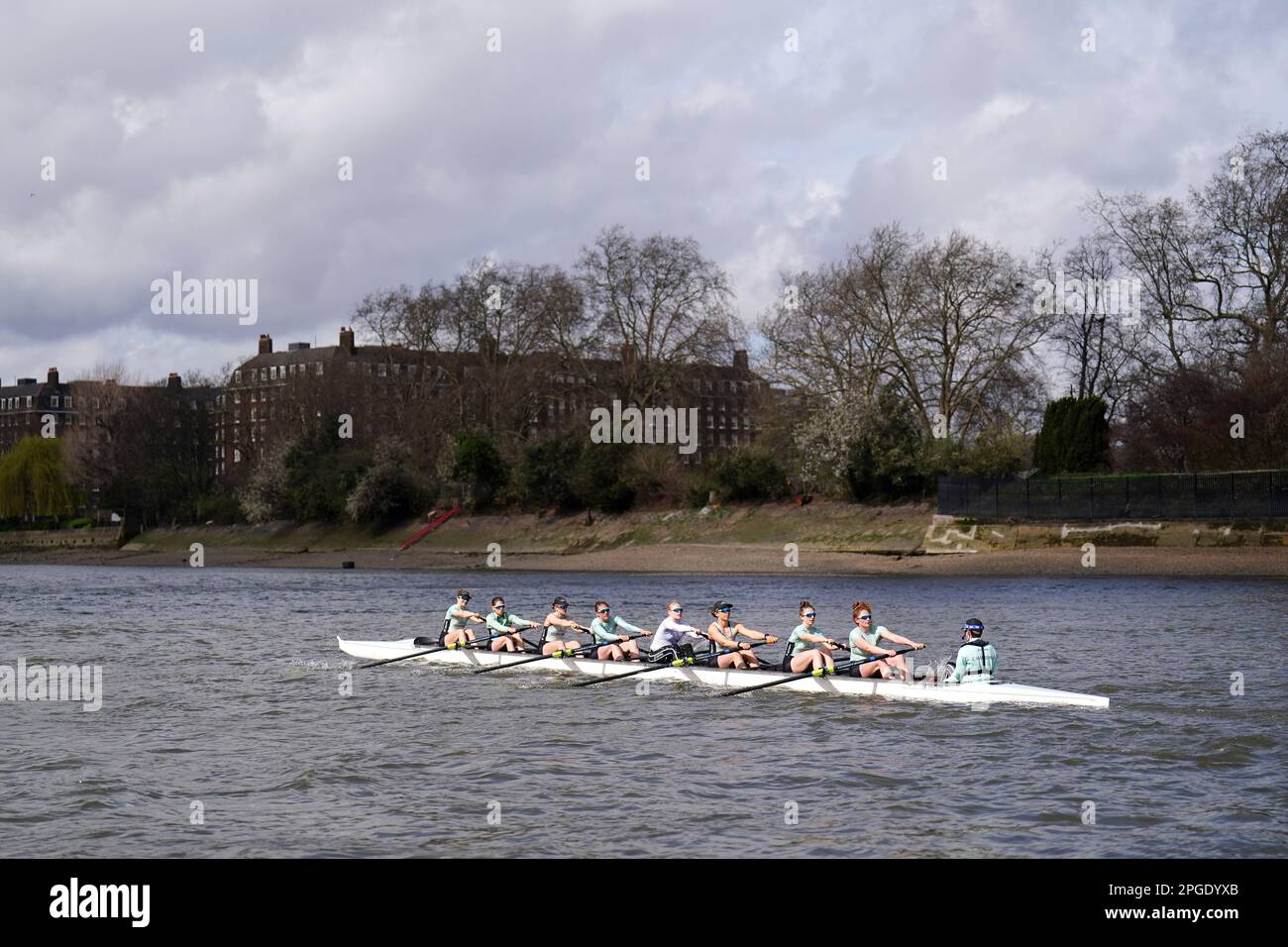 L'équipe féminine de Cambridge lors d'une séance d'entraînement sur la ...