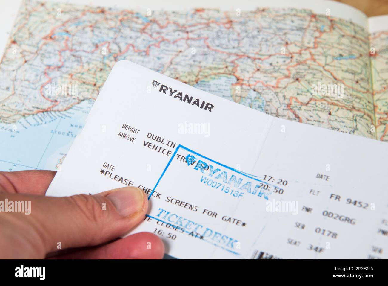 Ryanair a imprimé sur la carte d'embarquement de l'aéroport pour un vol ...