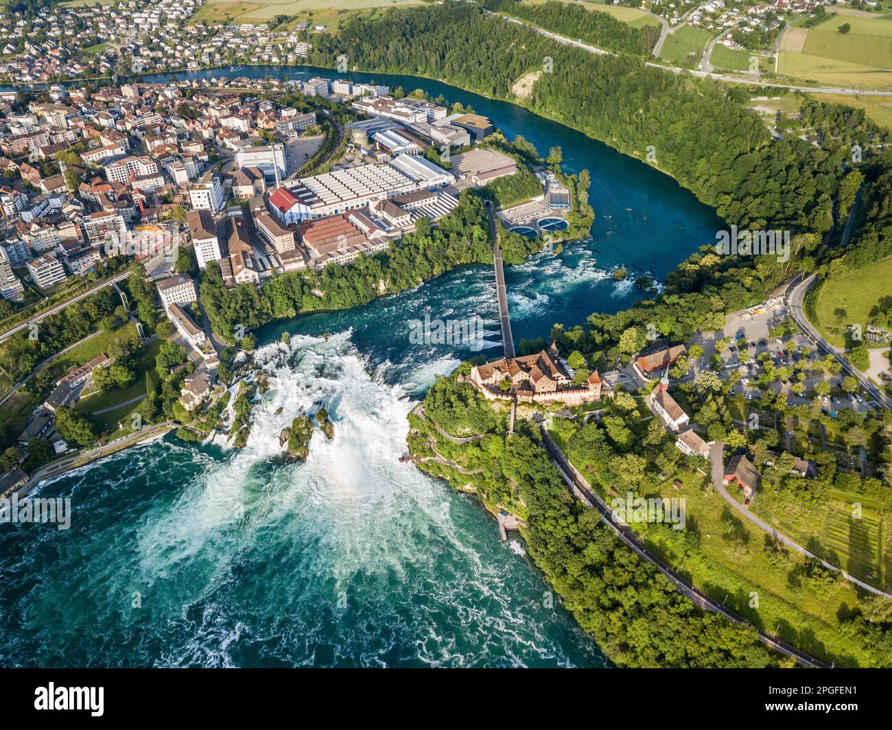 Neuhausen, Suisse - 26 juin. 2021: Photographie aérienne avec drone des ...