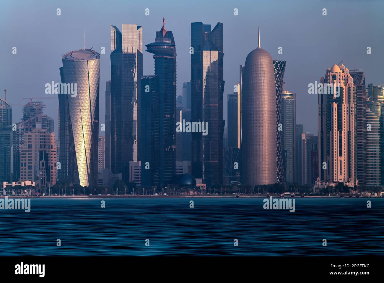 Lever du soleil doha Banque de photographies et d’images à haute ...