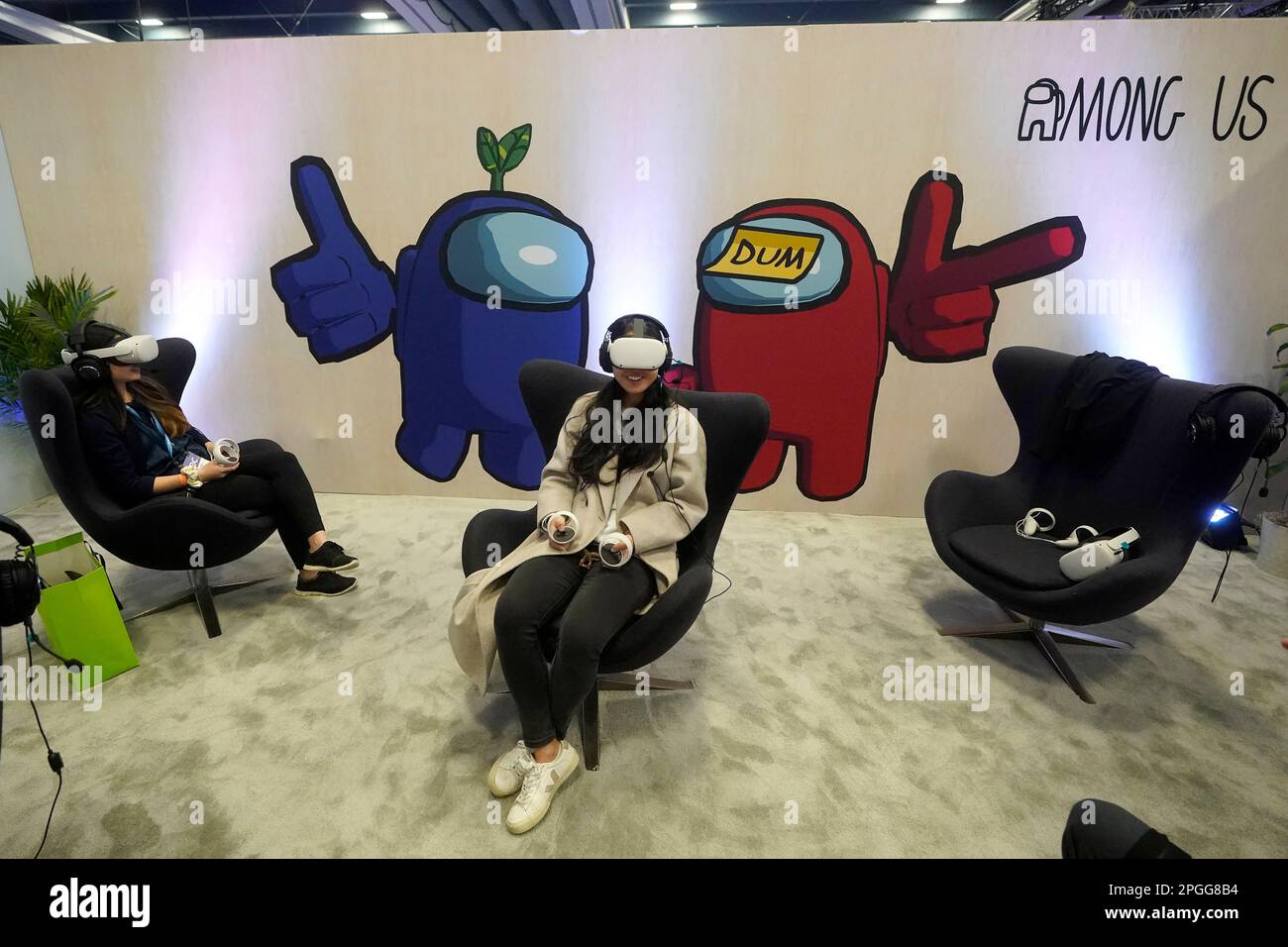 Aldora Chong, left, and Zoe Chen play the virtual reality game Among Us ...