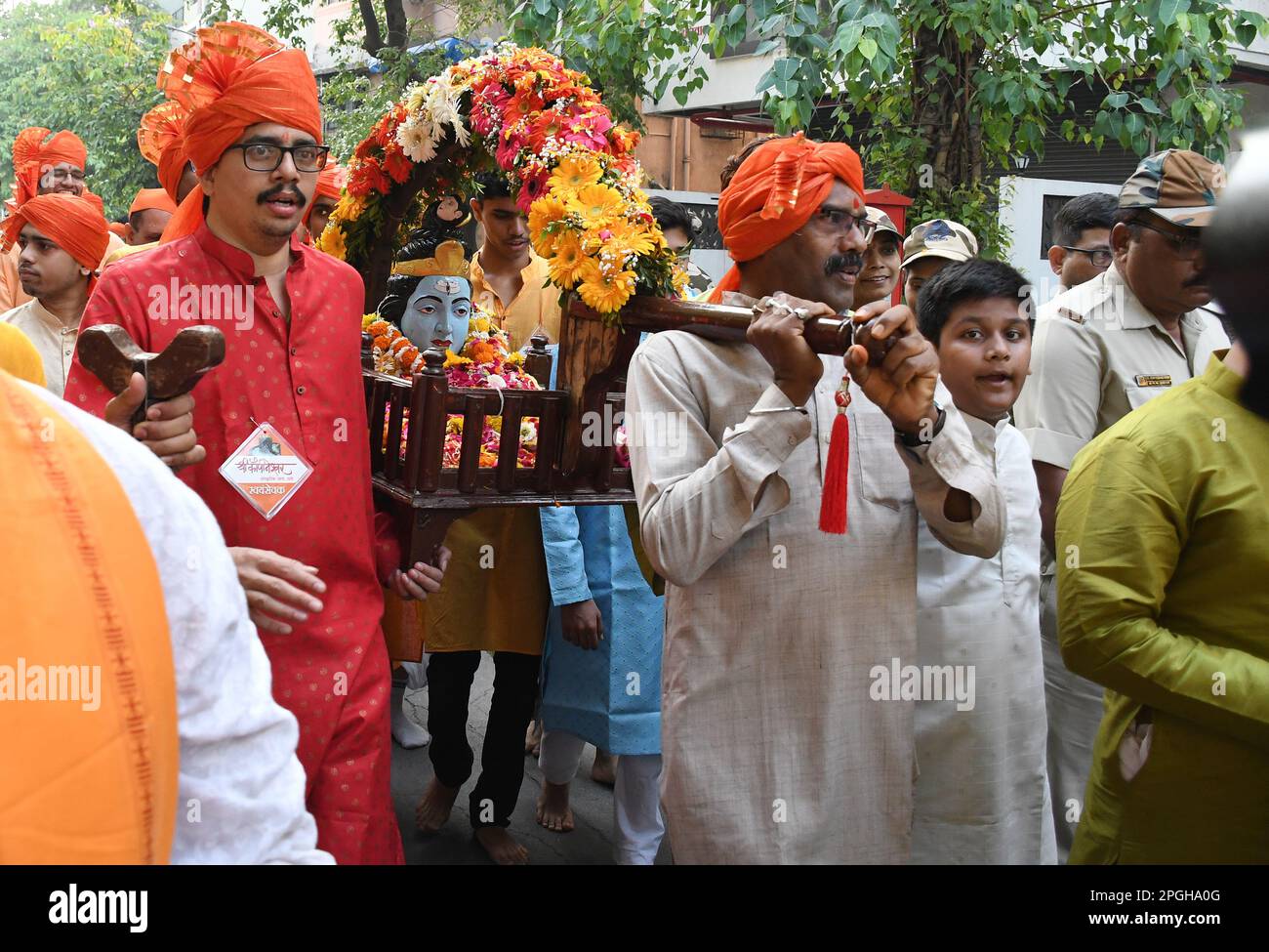 Mumbai, Inde. 22nd mars 2023. Les Maharashtrian vêtus de vêtements ...