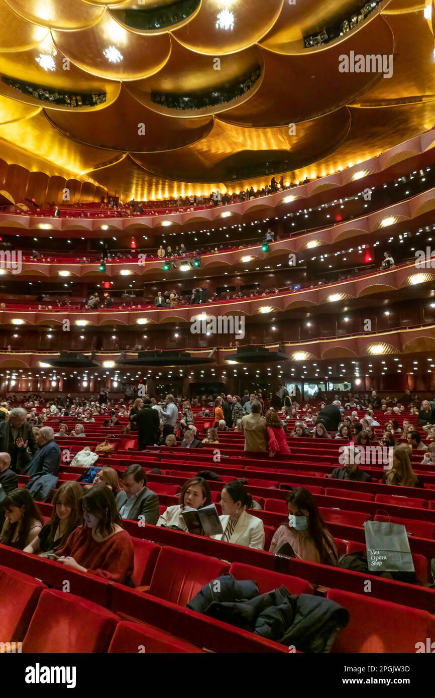Intérieur de l'auditorium Mim avant la représentation , Metropolitan ...